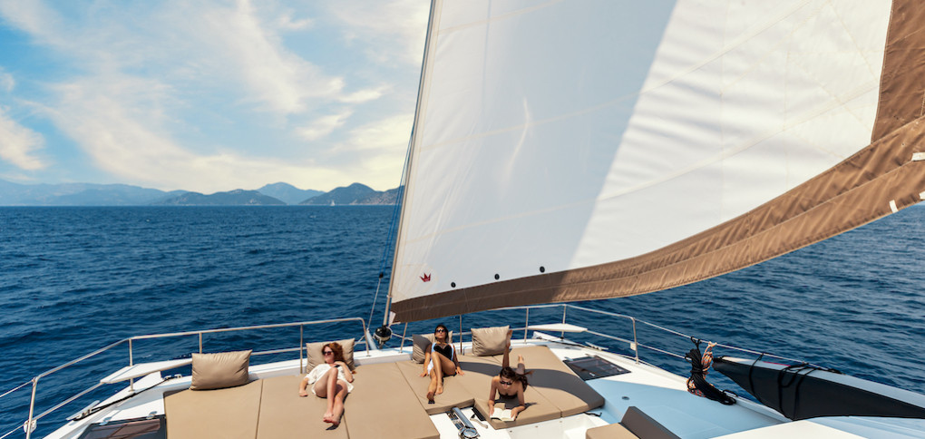☀ The Ultimate Guide to Catamarans: Design, Comfort, and Unique ...